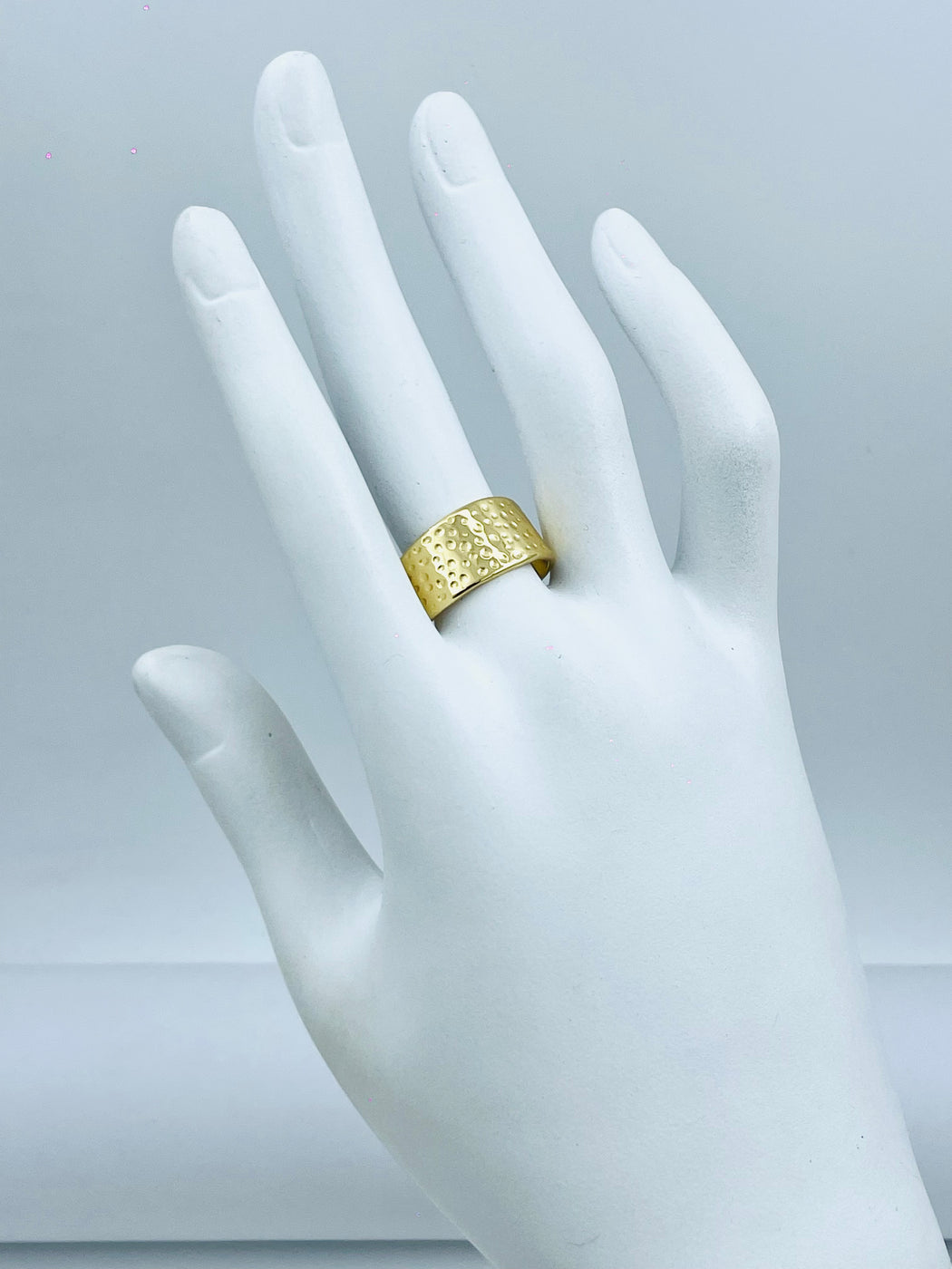Elegant Gold Textured Band Ring Timeless Design – Memsaab Fashions